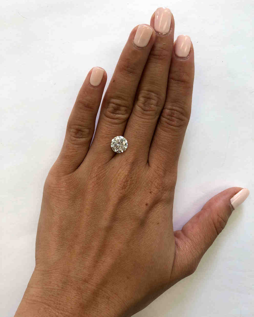 This Is What A Diamond Looks Like At Every Size from 5 Carats To 10 this-is-what-a-diamond-looks-like-at-every-size-from-5-carats-to-10