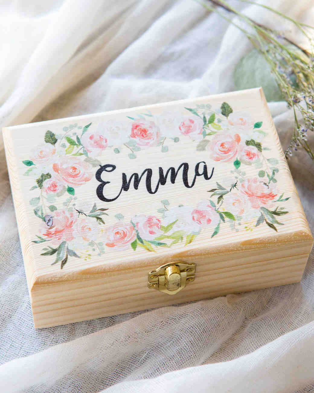 fun-ways-to-ask-your-best-friend-to-be-your-maid-of-honor-martha